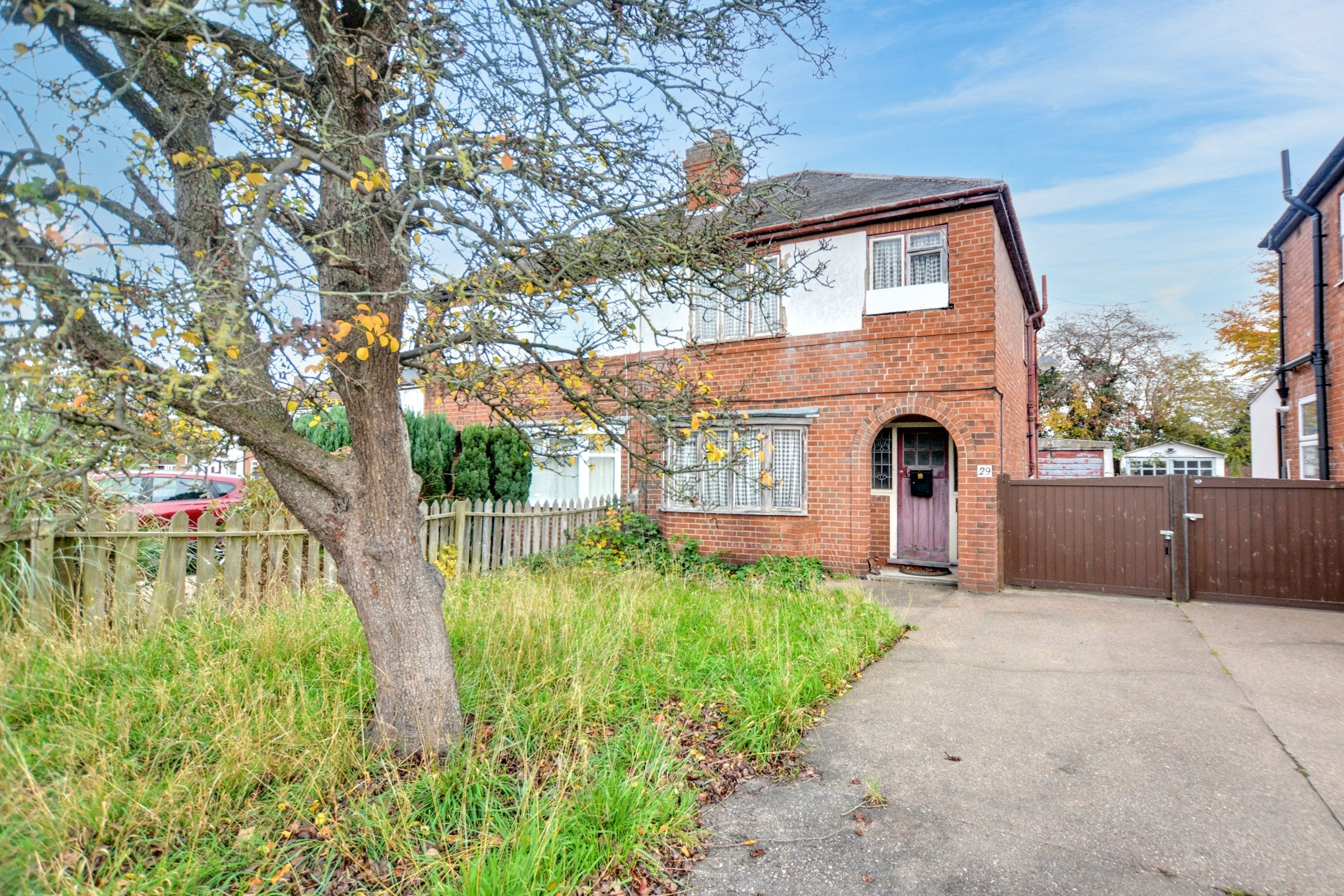 Bay Fronted Three Bedroom Semi-Detached House - UK property auctions